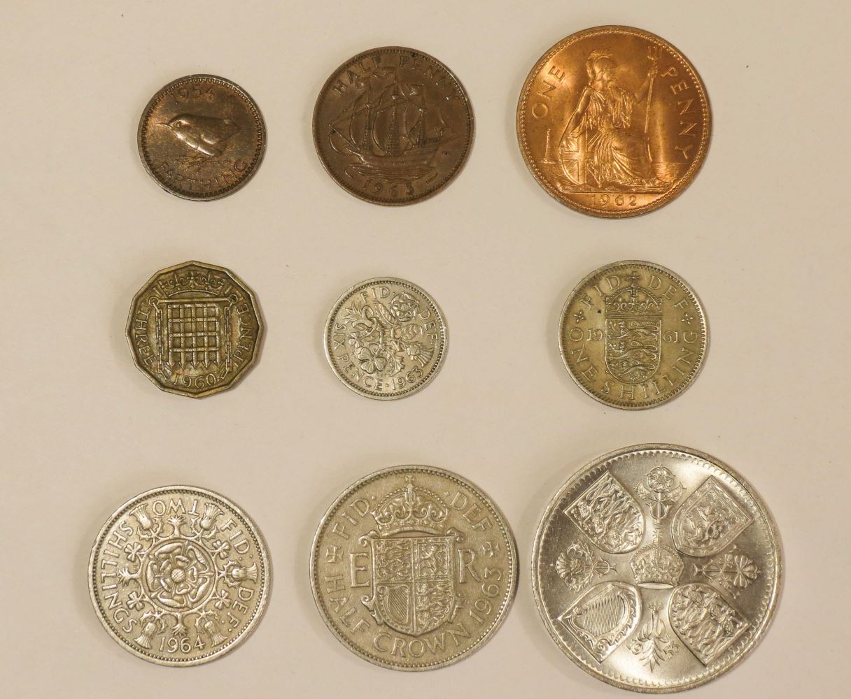 Dolar a jeho znak, peso, libra, lira, jüan. Jaký je původ názvů měn ...