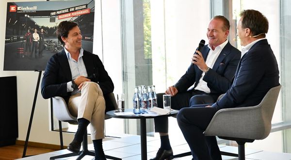 Toto Wolff a Andreas Kroiss: Zaměřeno na technologii a vedení | Peníze.cz